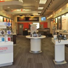 Verizon - The Crossing at Walkers Brook, 42 Walkers Brook Dr, Reading ...