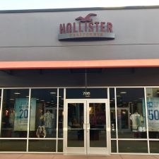Hollister Co. Outlet - 18527 Outlet Blvd #760, Chesterfield, MO 63005 ...