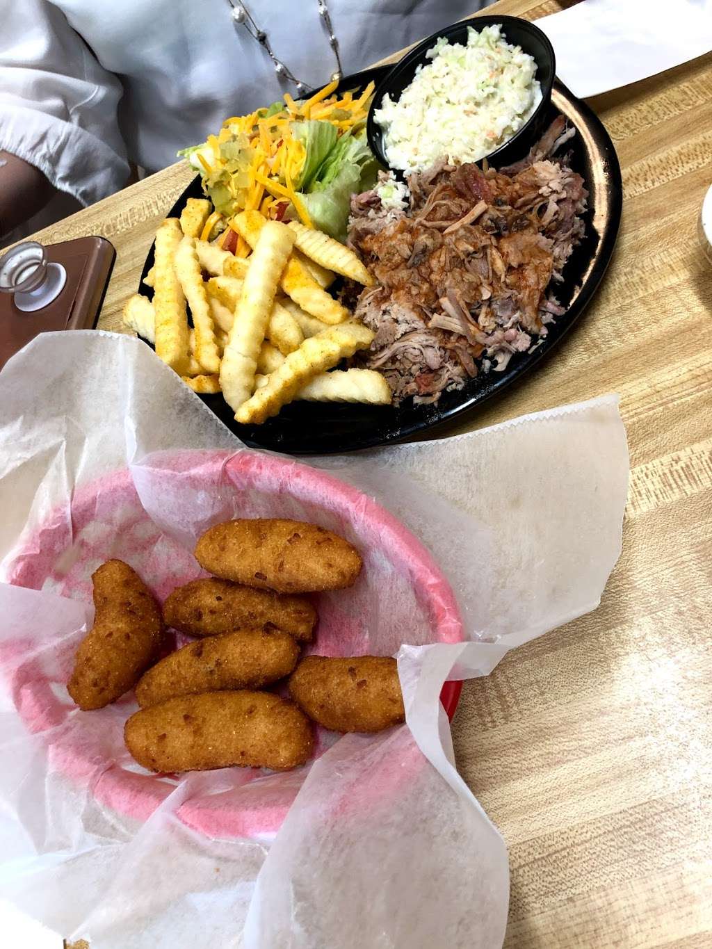 Hendrix Barbecue - 615 Salisbury Ave, Spencer, NC 28159