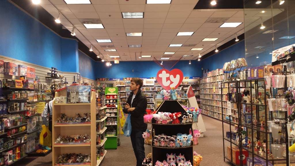 Gamers World - Water Tower Place - 835 N Michigan Ave, Chicago, IL 60611