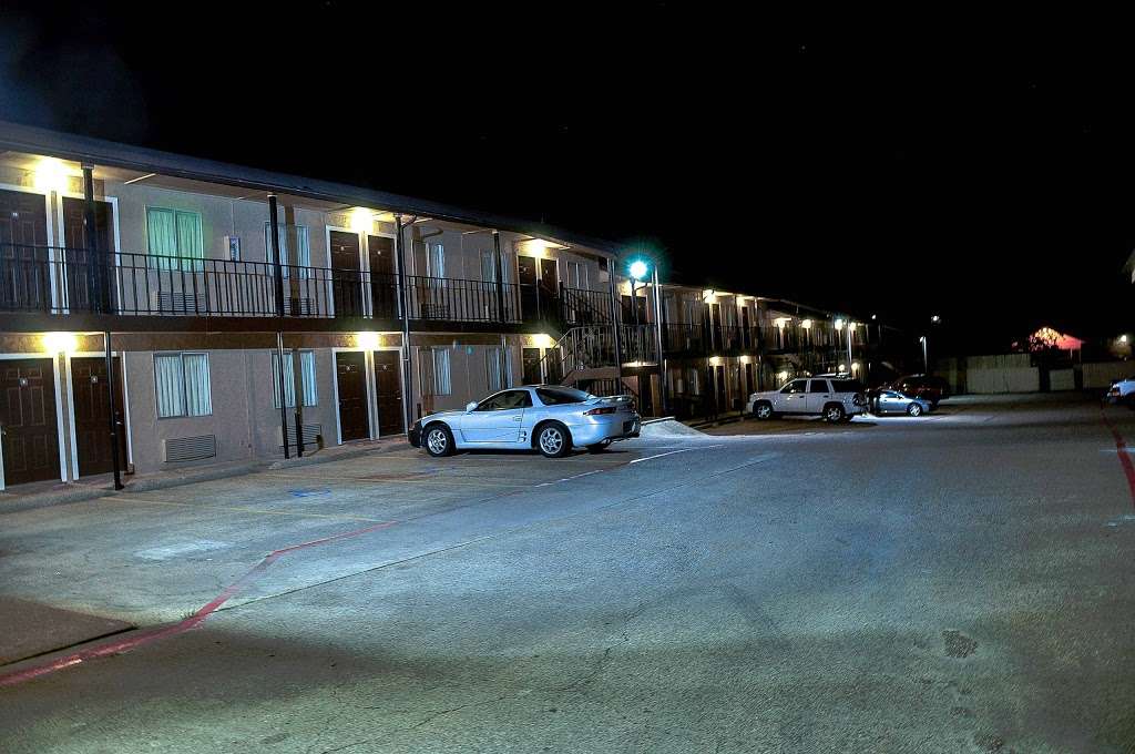 Luxury Inn in 5606 S R L Thornton Fwy, Dallas, TX 75232, USA