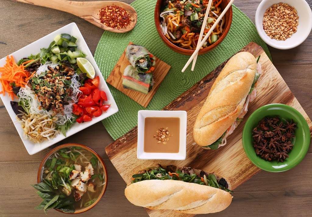 Viet Nom Nom 618 1 2 Church St Evanston IL 60201 USA Viet Nom Nom 618 1 2 Church St Evanston IL 60201 USA