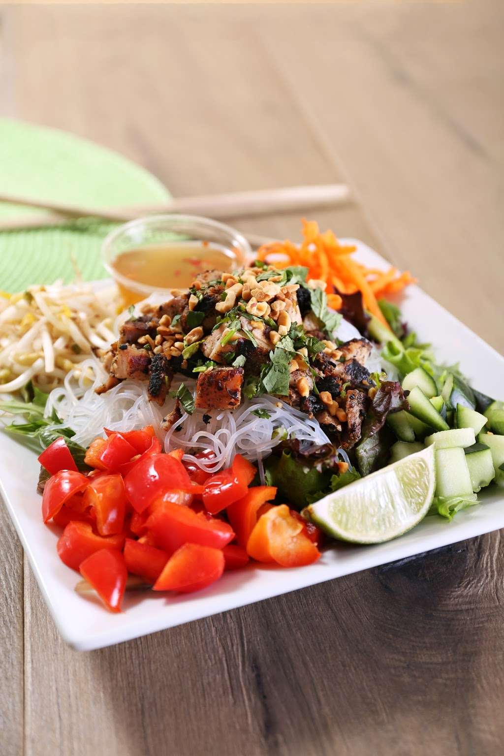 Viet Nom Nom 618 1 2 Church St Evanston IL 60201 USA Viet Nom Nom 618 1 2 Church St Evanston IL 60201 USA