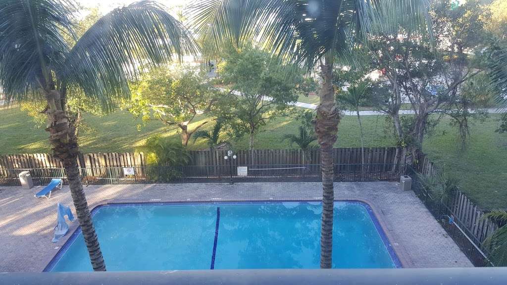 Rodeway Inn Miami - 148 NW 167th St, Miami, FL 33169 - Hours ...