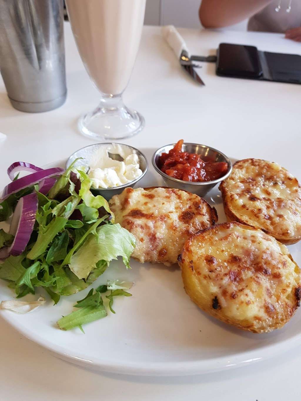 Hot Rod Diner - 79-84 High St, Northfleet, Gravesend DA11 9HJ, UK ...