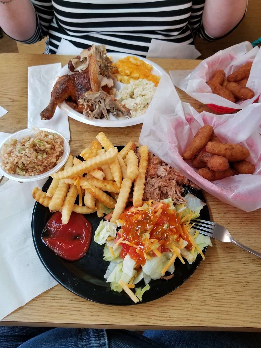 Hendrix Barbecue, 615 Salisbury Ave, Spencer, NC 28159, USA