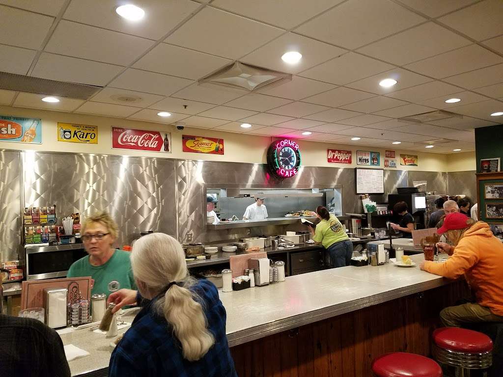 Corner Cafe Riverside - 4541 NW Gateway Ave, Riverside, MO 64150