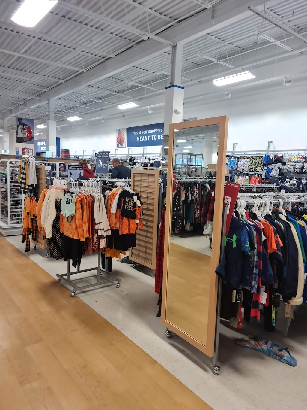 The Shops At Ledgewood Commons in 461 NJ-10, Ledgewood, NJ 07852, USA