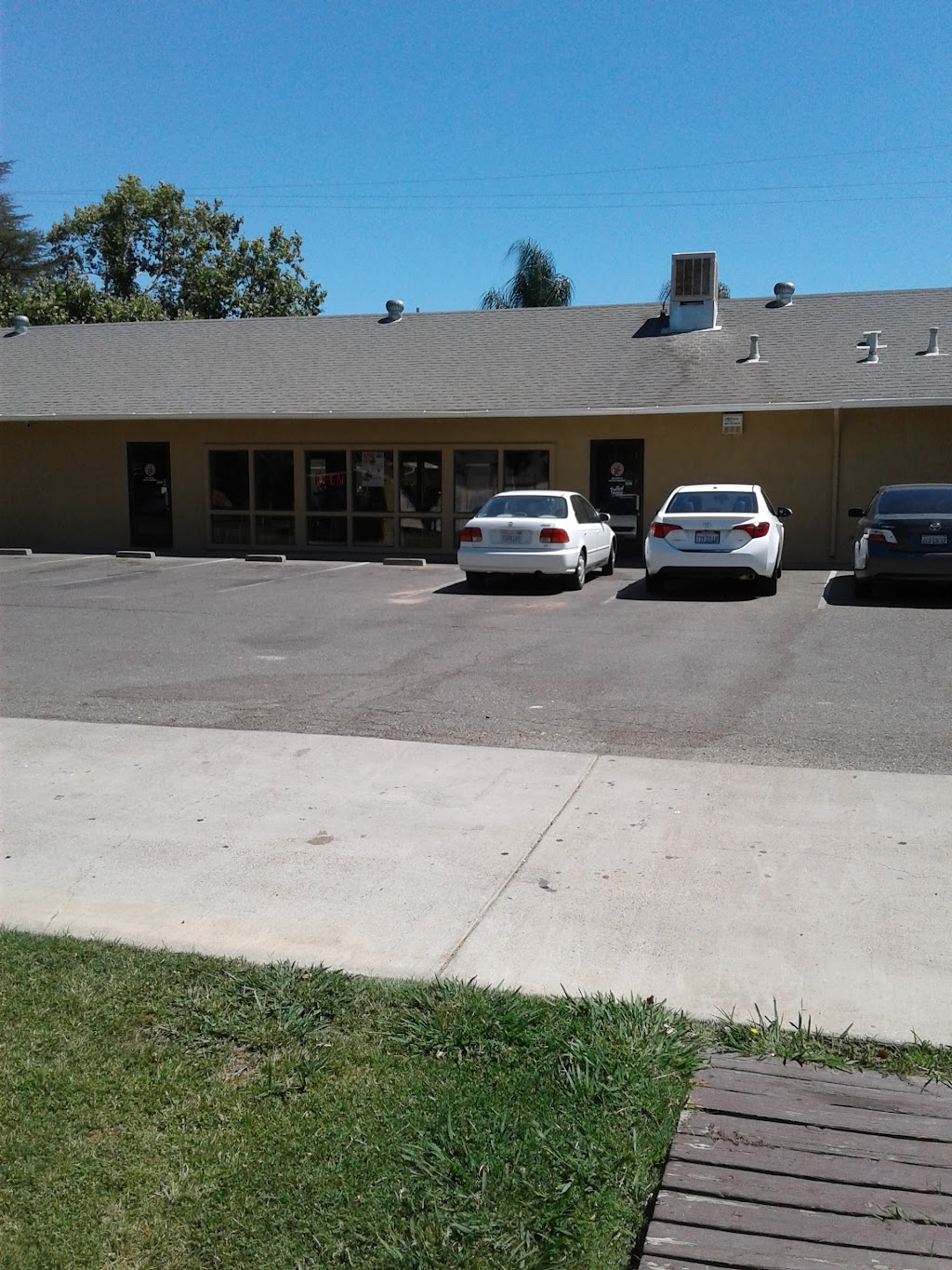 Pizza Factory - 13208 E Le Grand Rd, Le Grand, CA 95333, USA - BusinessYab