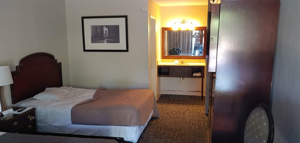 Hallmark Inn - 309 W Trinity Ln, Nashville, TN 37207 - Hours ...