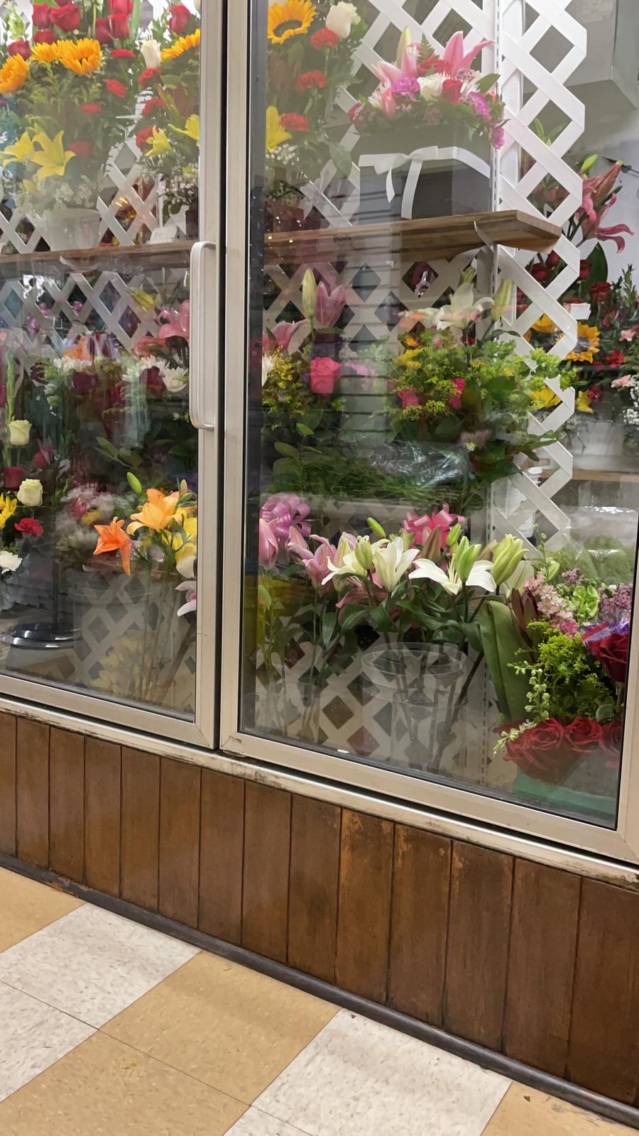 Carla's Flower Shop, 11428 Long Beach Blvd, Lynwood, CA 90262, USA