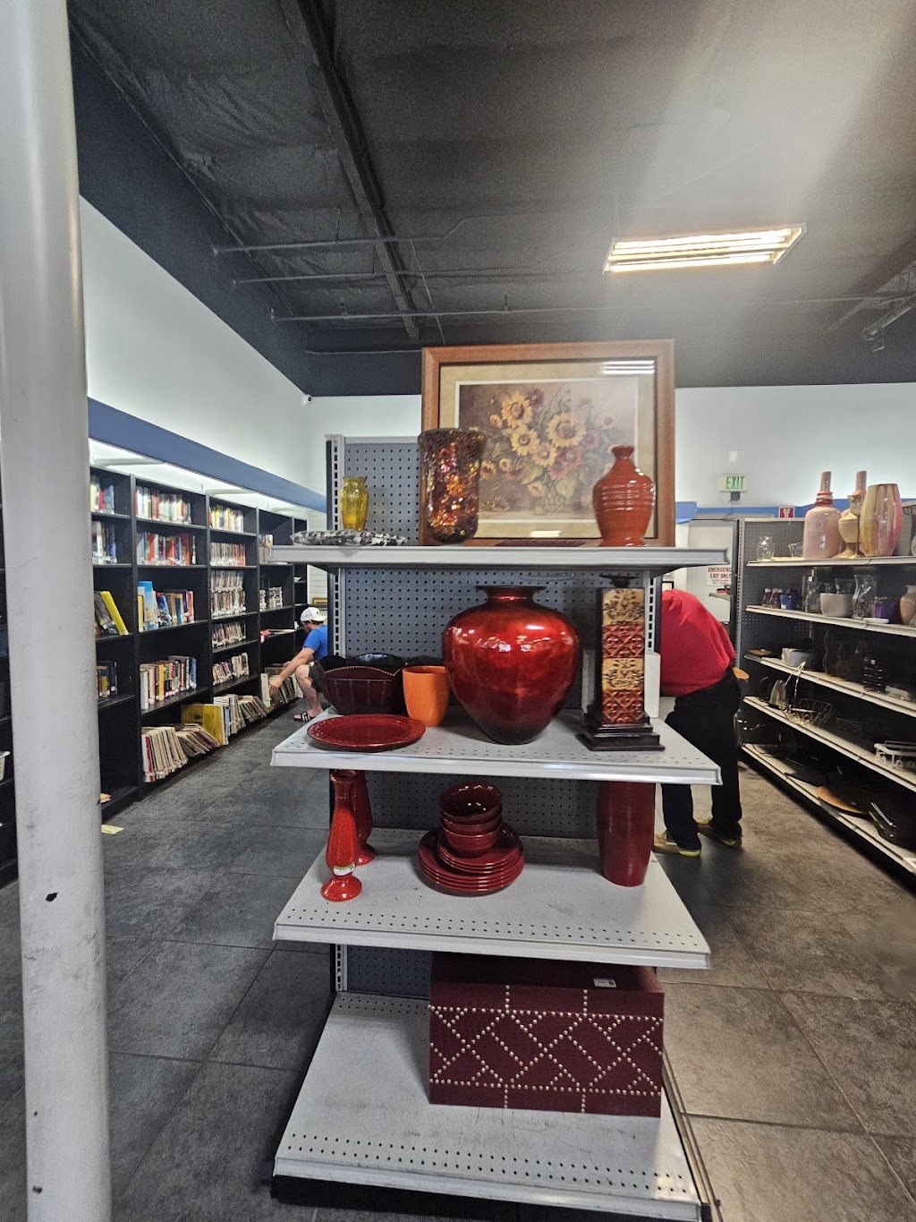 Goodwill Southern California Store & Donation Center - 7211 Boulder Ave ...