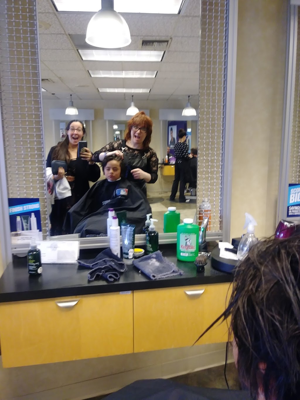 Supercuts - HOPPING CTR, 5622 Laurel Canyon Blvd, North Hollywood, CA 91607
