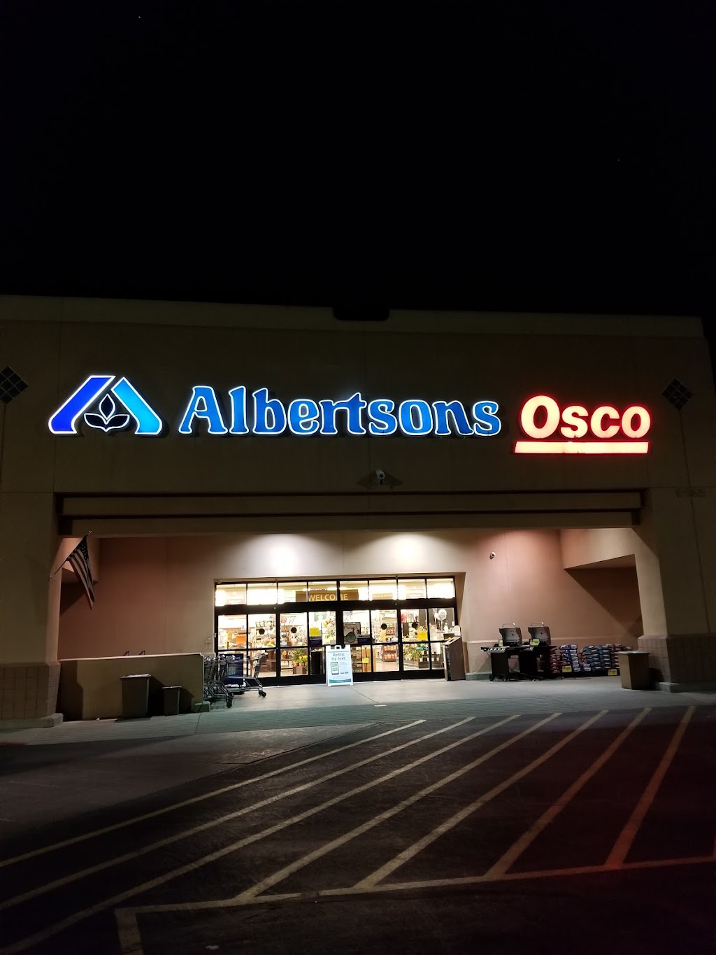 Albertsons in 6965 N Hayden Rd, Scottsdale, AZ 85250, USA